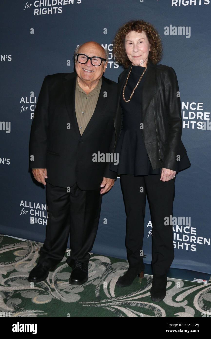 LOS ANGELES - APR 30: Danny DeVito, Rhea Perlman at the 33rd Annual ...