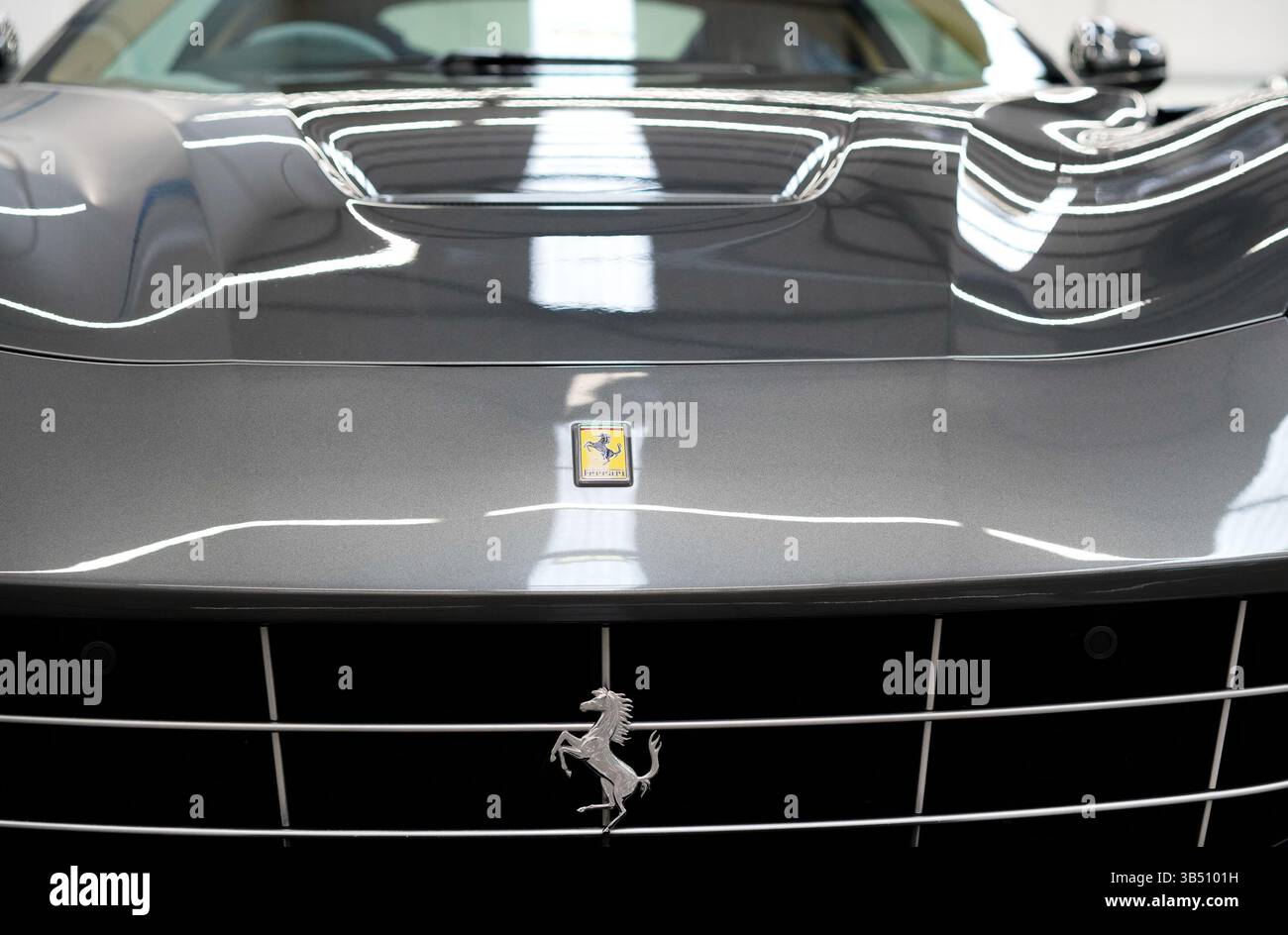 Silver Ferrari bonnet and grille Stock Photo - Alamy