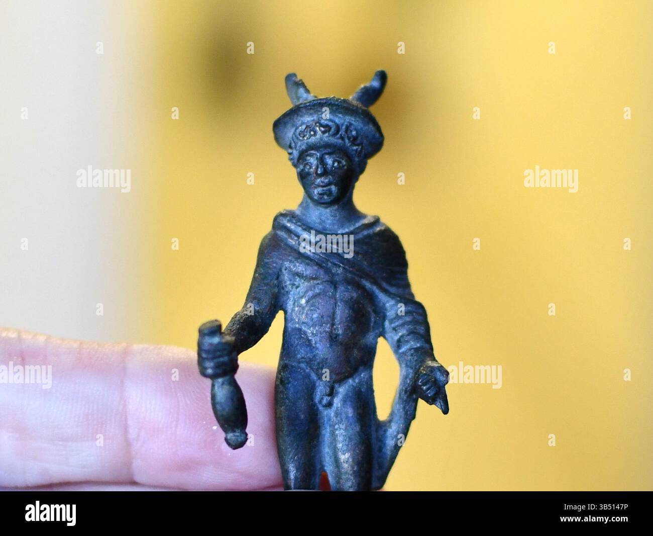 Ancient persian inscriptions on hi-res stock photography and images - Alamy