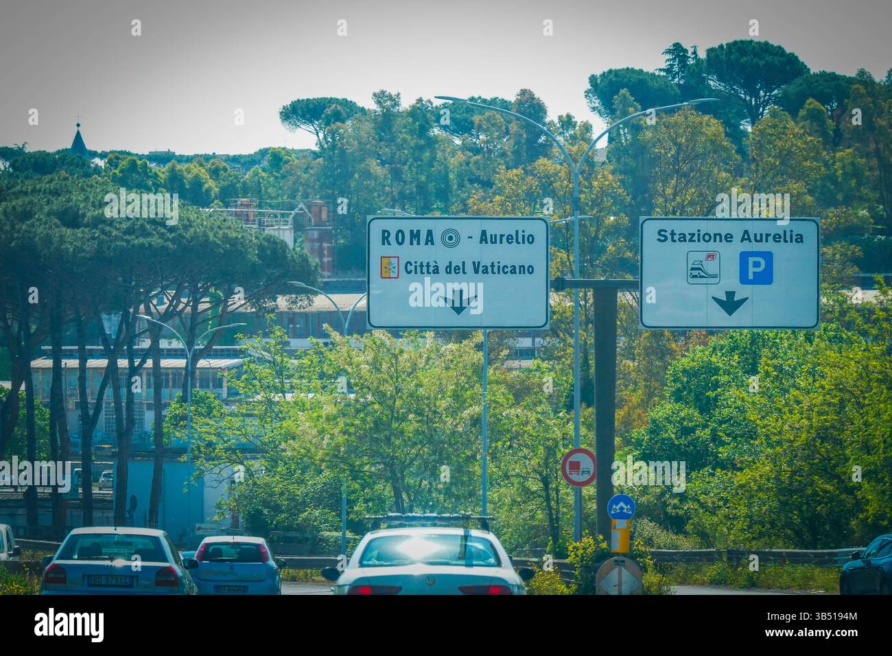 Hinweisschilder nach Rom Aurelio und Vatikanstadt Rom, Italien, Europa ...