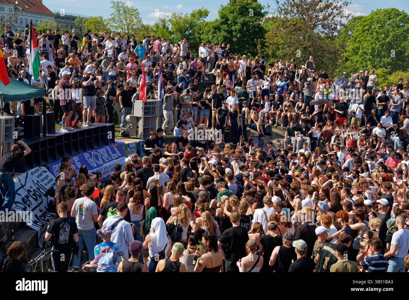 1. Mai, Tag der Arbeit, Menschenmenge im Görlitzer Park, Party, Feiern ...