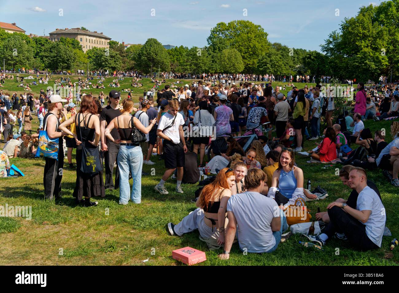 1. Mai, Tag der Arbeit, Menschenmenge im Görlitzer Park, Party, Feiern ...
