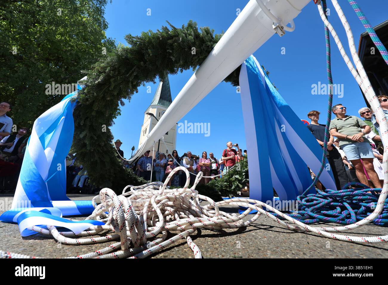 Taufkirchen, Germany. 01st May, 2025. Visitors to the maypole festival ...