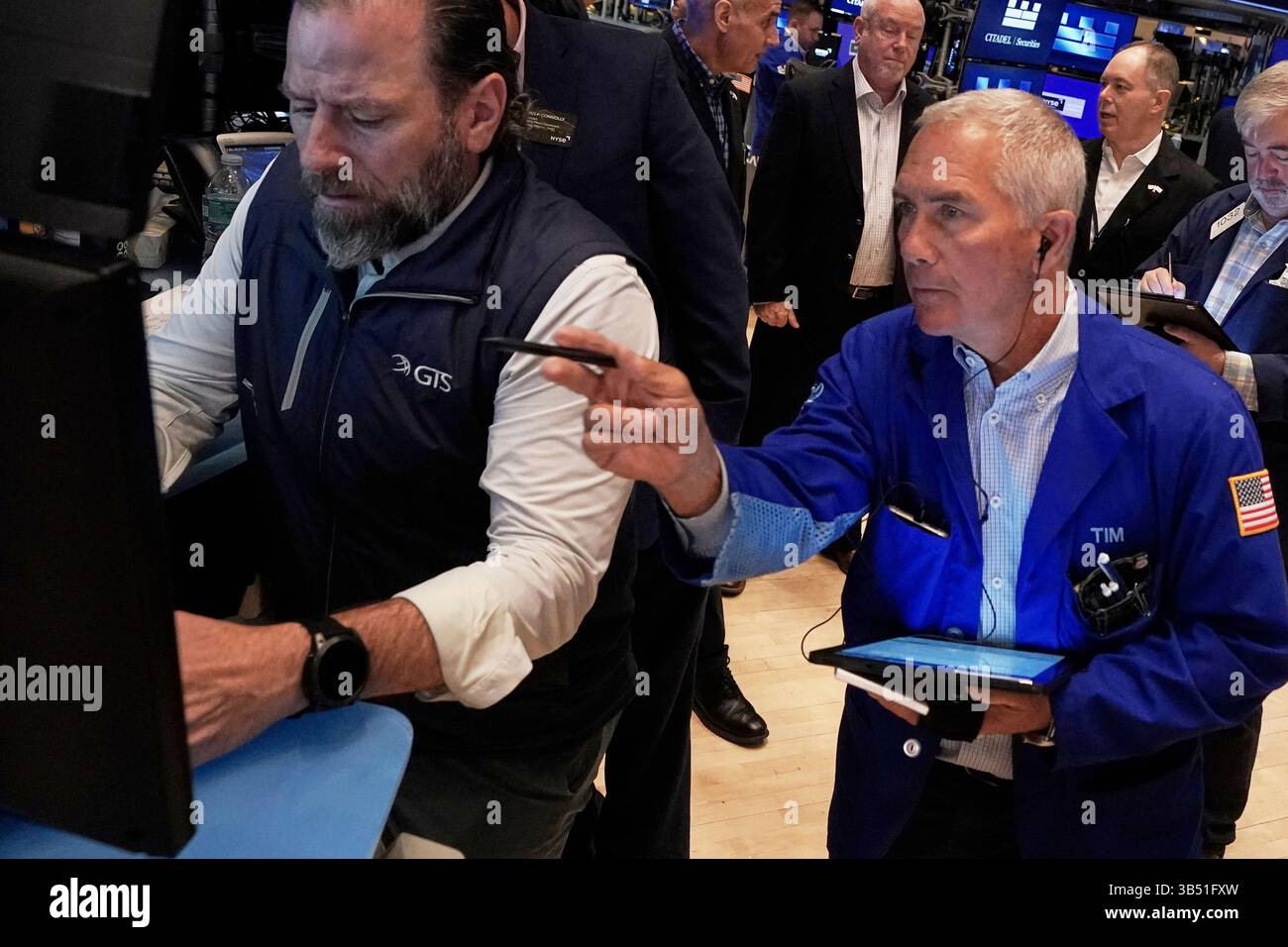 Specialist Michael Pistillo, right, and trader Timothy Nick work on the ...