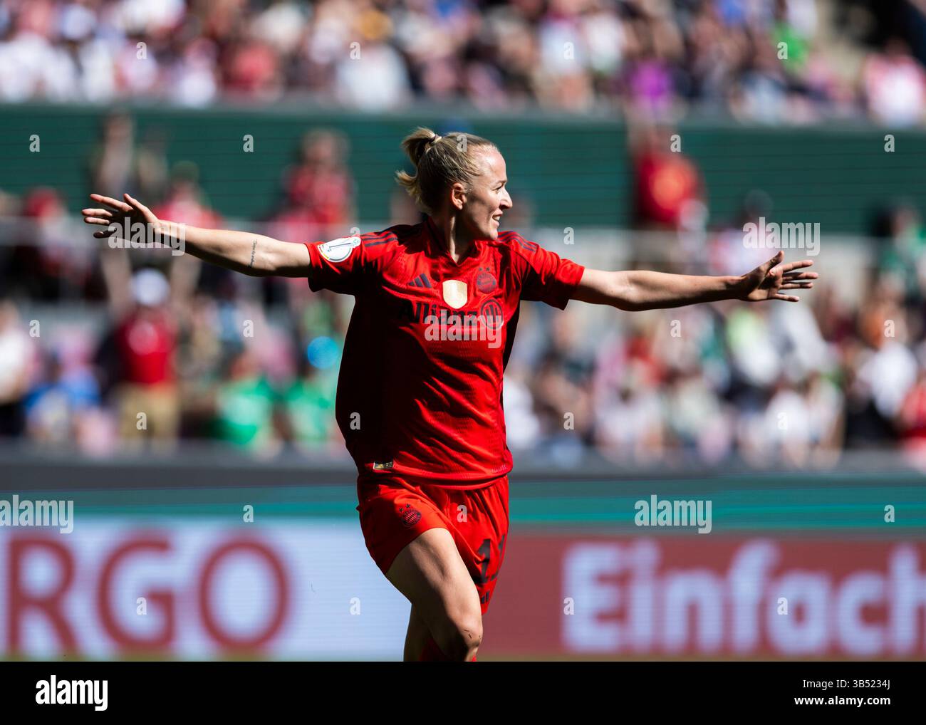 Köln, RheinEnergieStadion, 01.05.2025: Lea Schueller of Muenchen ...