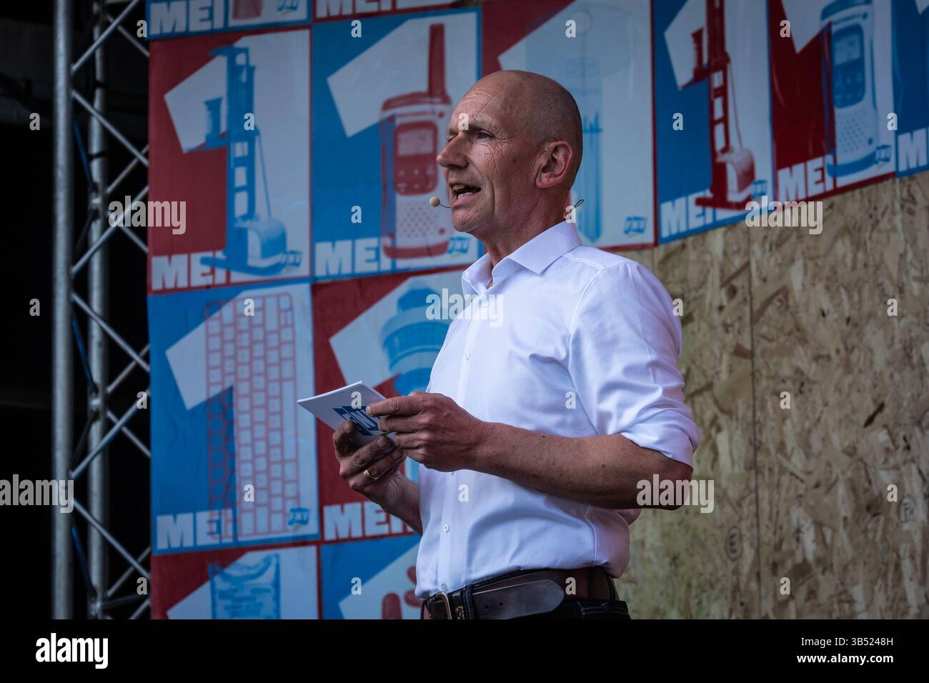 AMSTERDAM - Temporary FNV president Henk de Jong gives a speech in ...