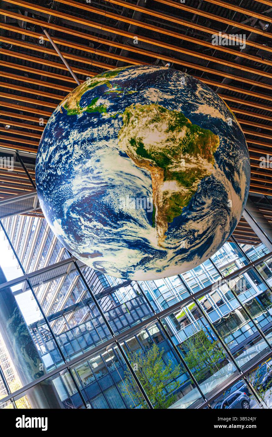 Rotating globe hi-res stock photography and images - Alamy