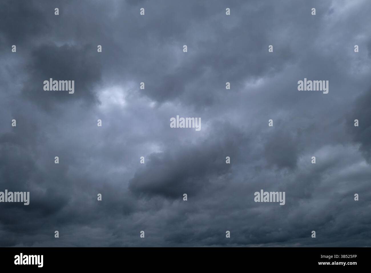 Overcast sky backdrop hi-res stock photography and images - Alamy
