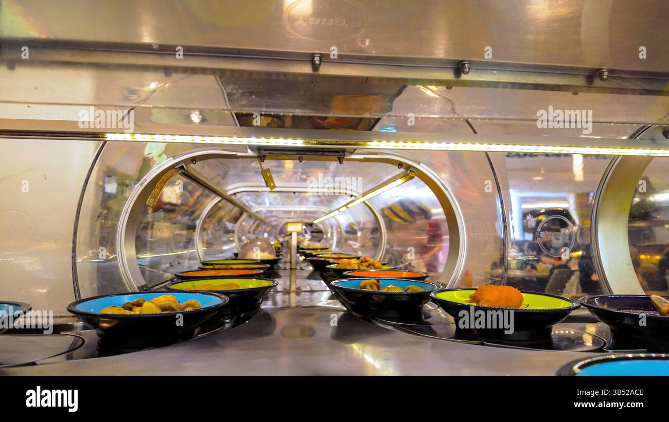 Moving sushi restaurant hi-res stock photography and images - Alamy