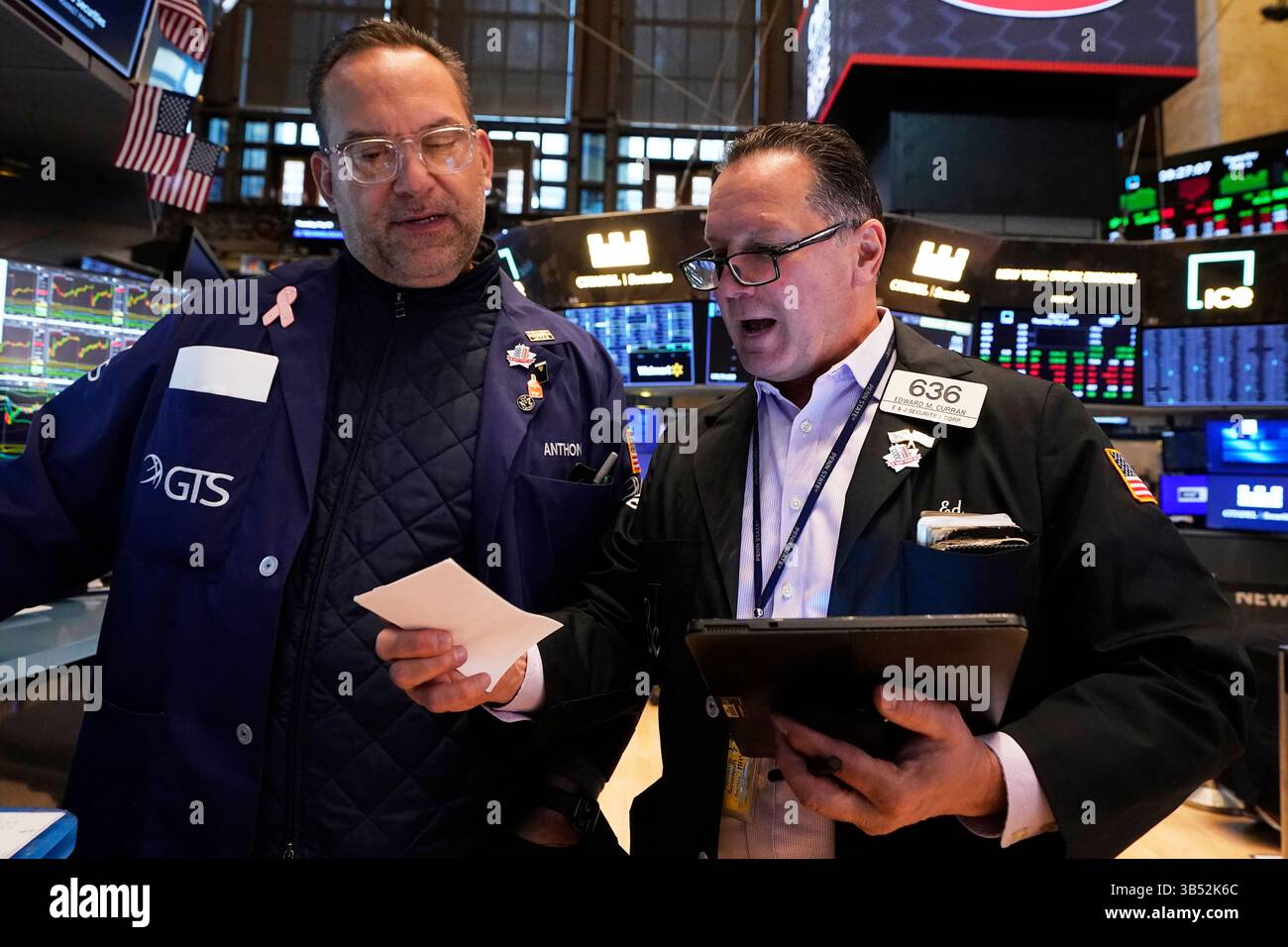 Specialist Anthony Matesic, left and trader Edward Curran work on the ...