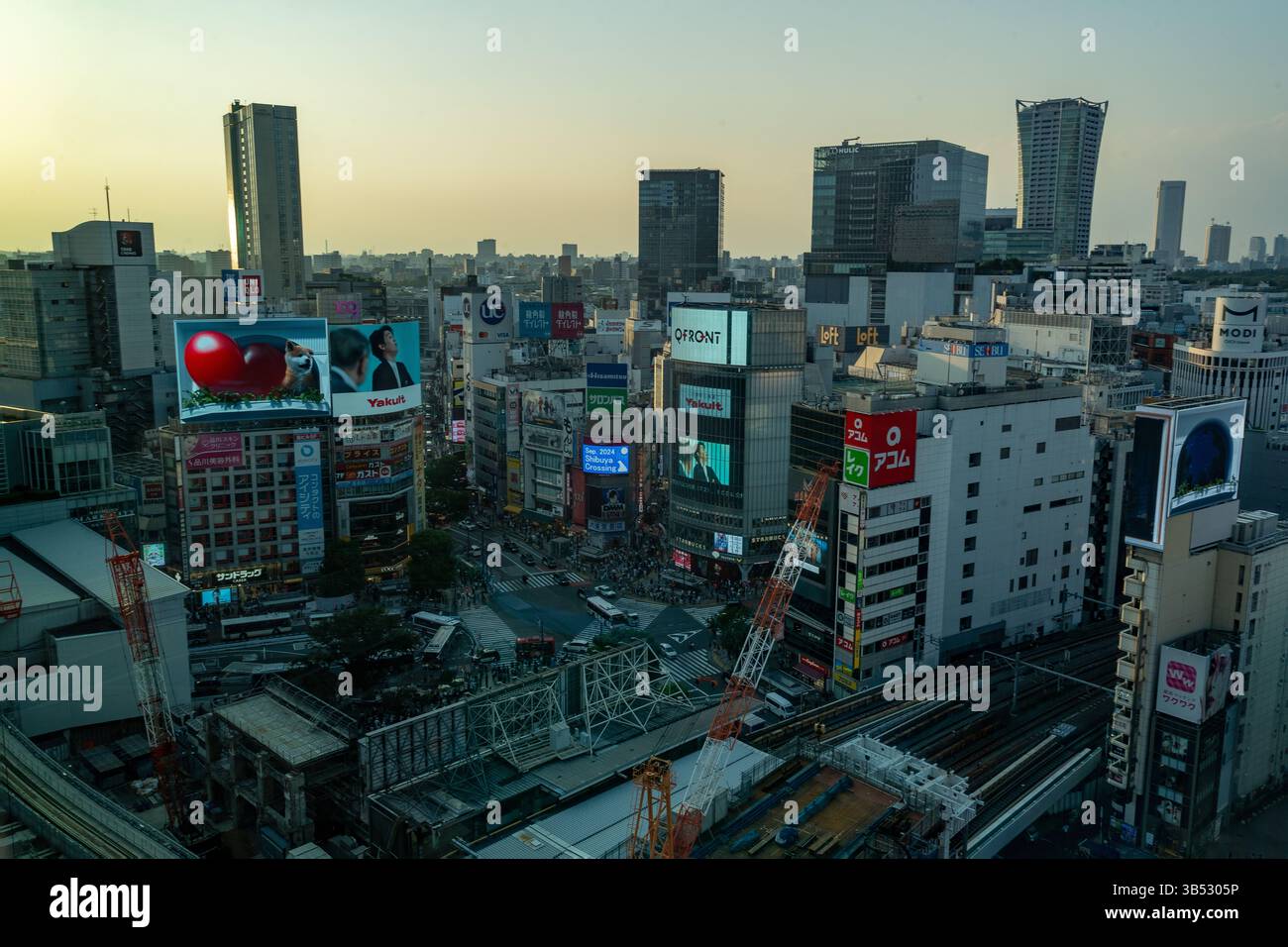 Aerial view crossing famous shibuya hi-res stock photography and images ...