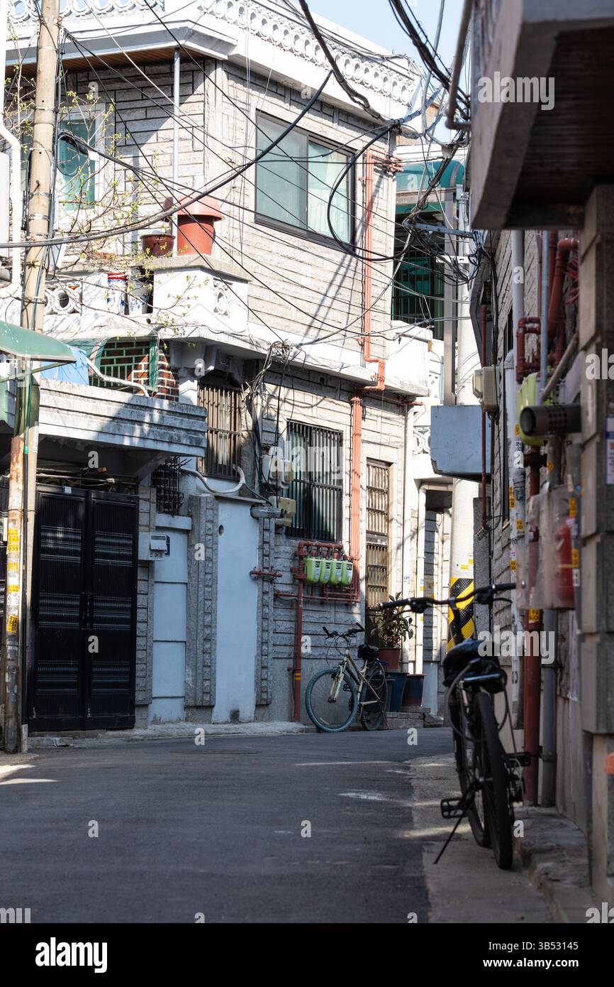 Narrow back alley in an old Korean neighborhood Stock Photo - Alamy