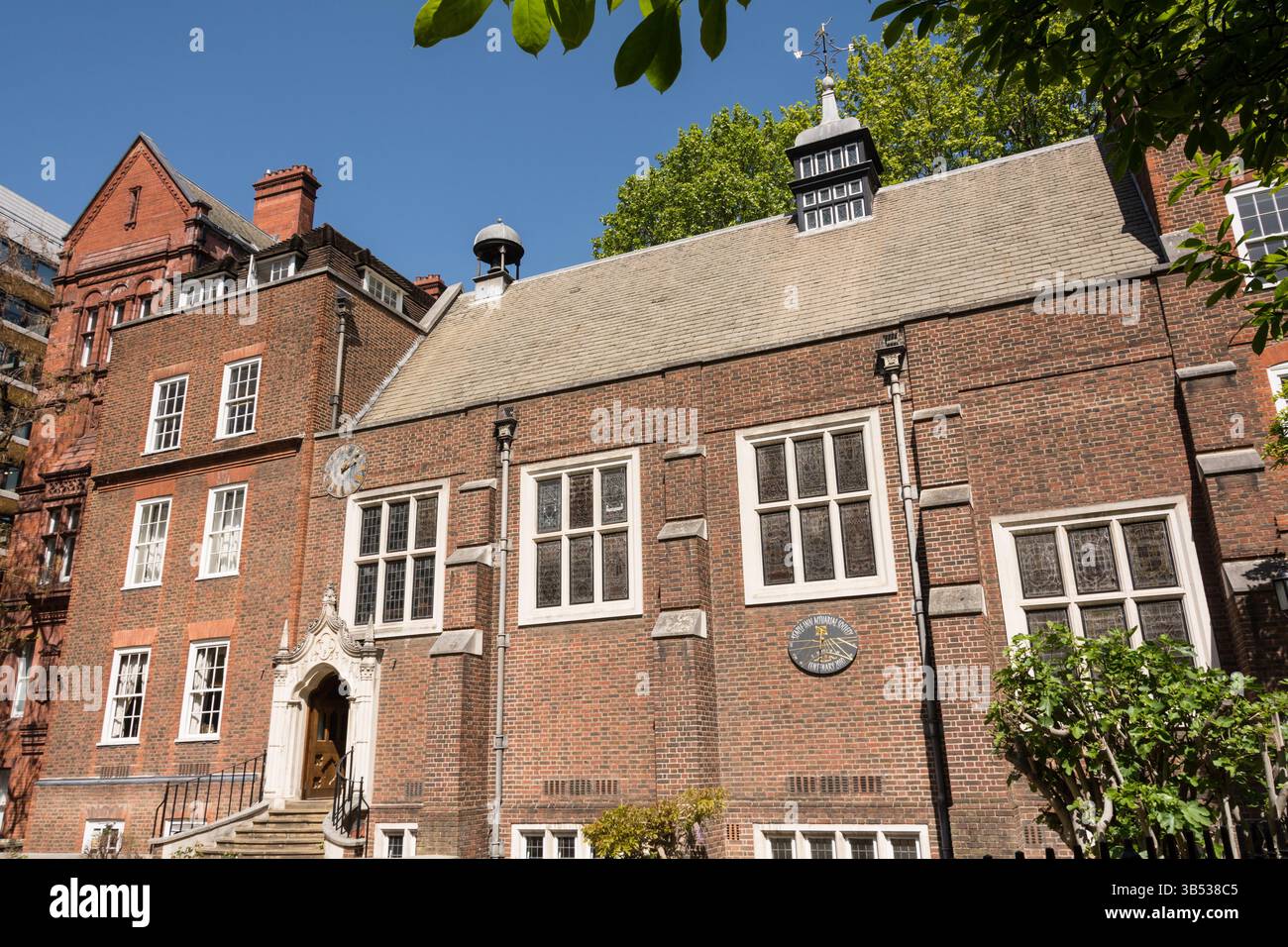 Staple Inn garden and courtyard, High Holborn, London, England, UK ...