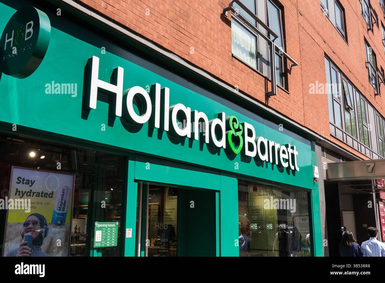Holland & Barrett, High Holborn, London, High Holborn, London, WC1 ...