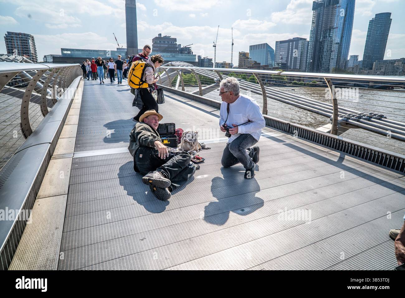 Ben Wilson, the artist who paints the stuck chewing gum on Londons ...