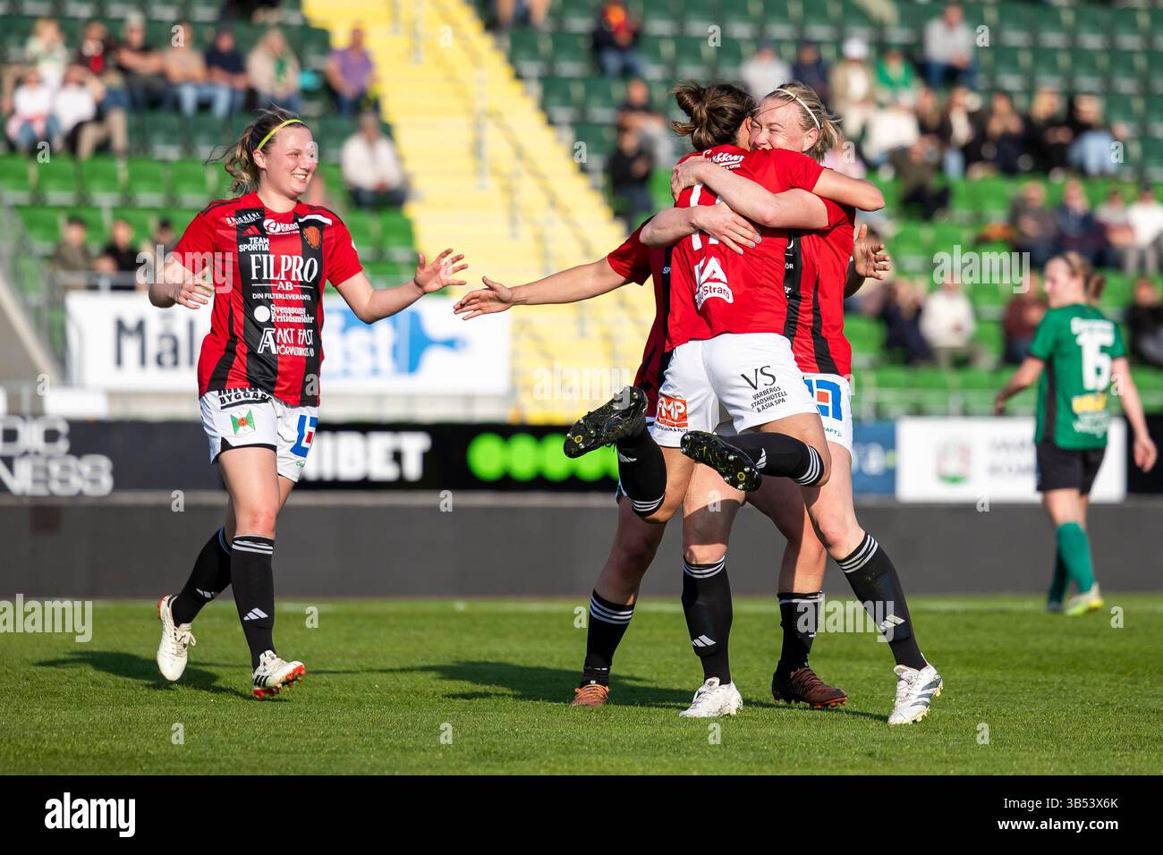 Varberg, Sverige. 01st May, 2025. 250501 Stafsinges Anneli Bengtsson jublar med Lina Torstensson ...