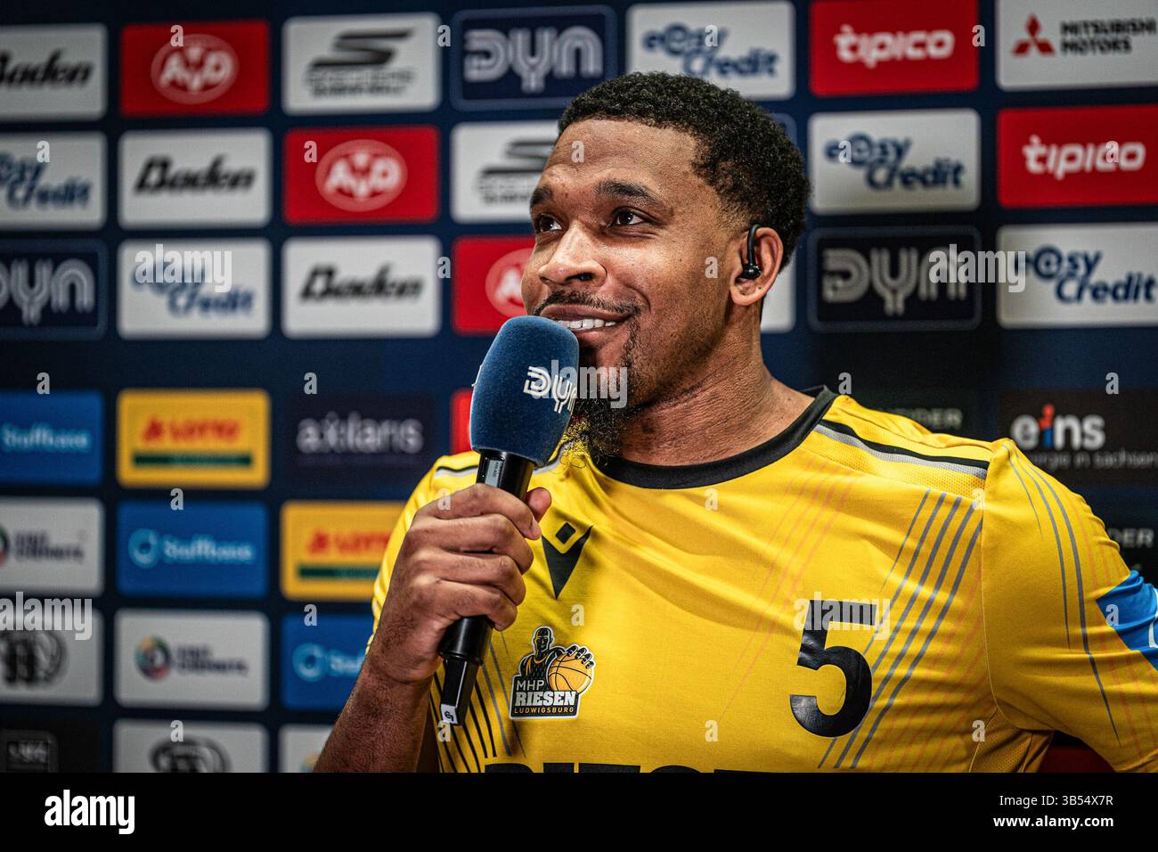 #5 Simon, Justin GER, Niners Chemnitz vs. MHP RIESEN Ludwigsburg ...