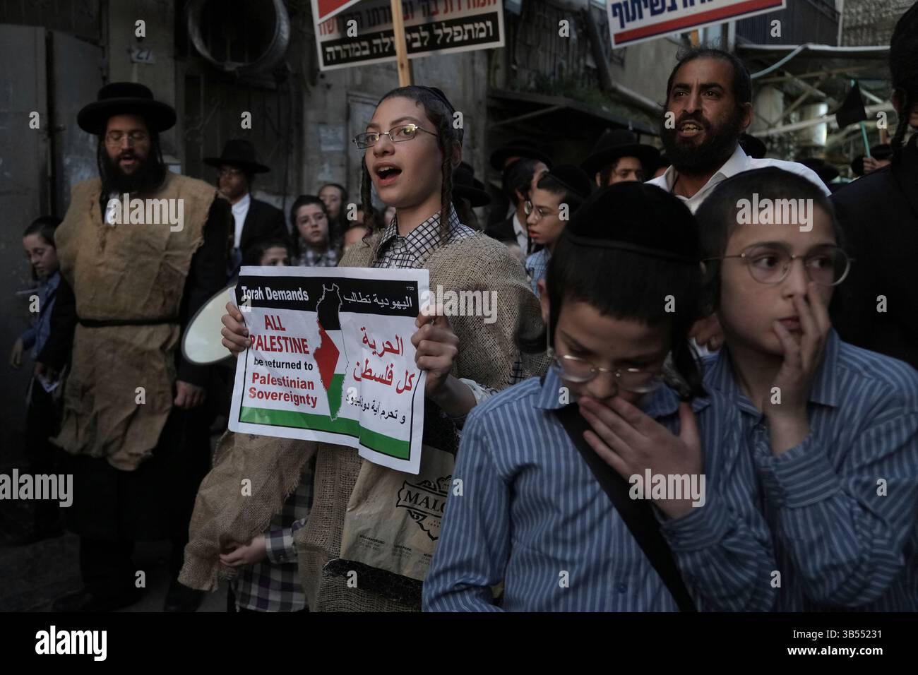 Ultra-Orthodox Jews who oppose Zionism and the Israeli state protest ...