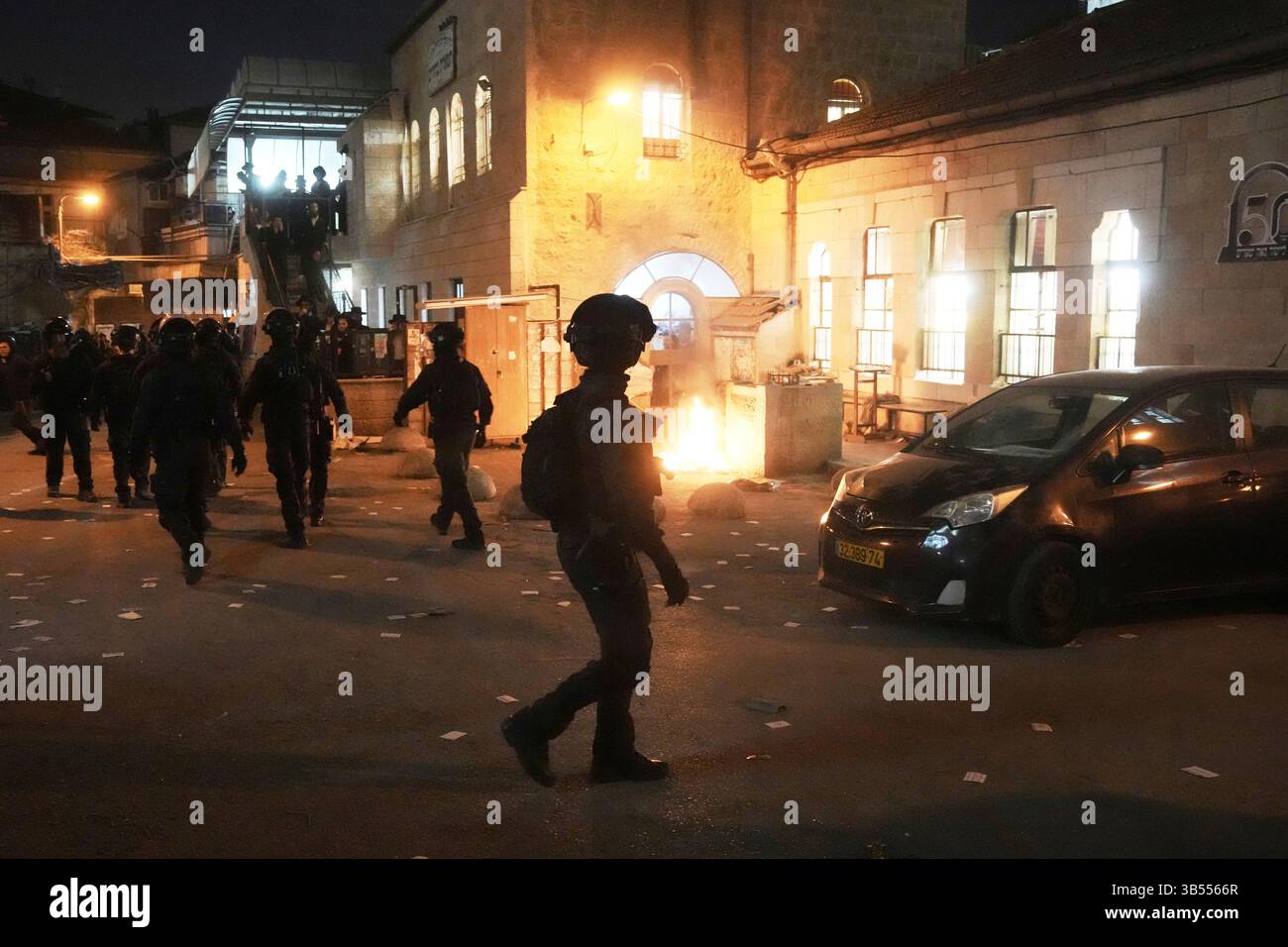 Israeli Police in riot gear deploy as ultra-Orthodox Jews who oppose ...