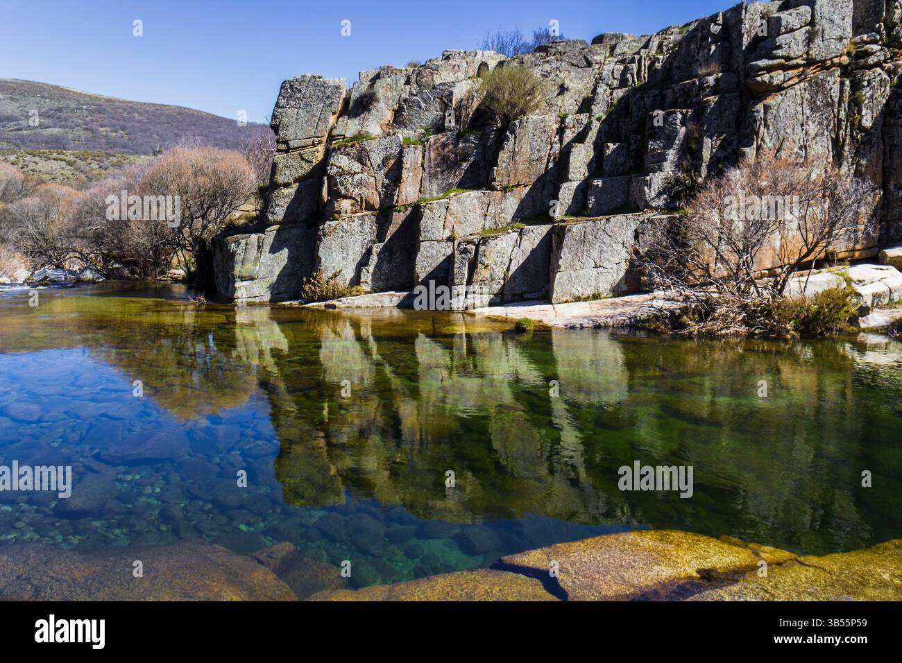 Paredes lago hi-res stock photography and images - Alamy