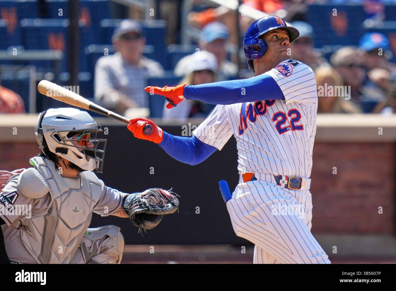 New York Mets' Juan Soto hits a solo home run during the sixth inning ...