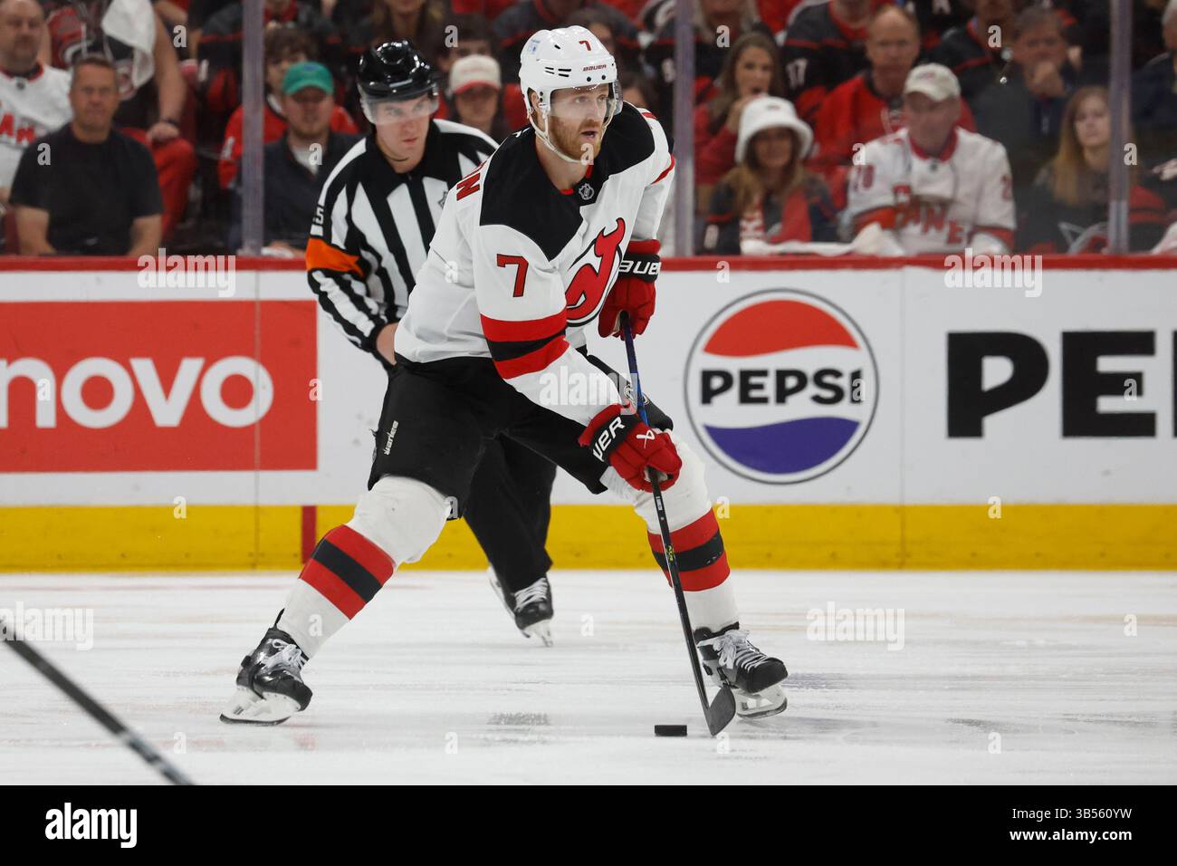 New Jersey Devils' Dougie Hamilton (7) controls the puck against the ...