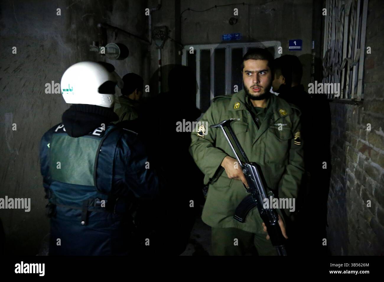 Iran revolutionary guard soldier hi-res stock photography and images ...