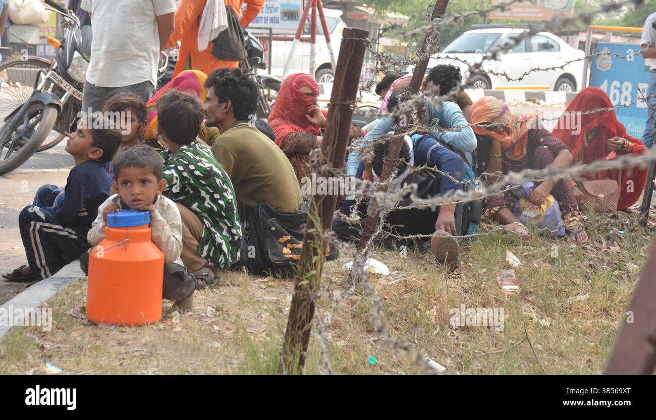AMRITSAR, INDIA - MAY 1: Pakistani citizens wait to go to Pakistan at ...