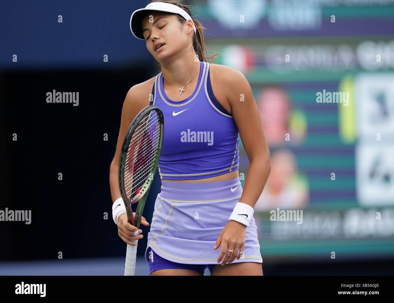 August 9, 2022, Toronto, Ontario, Canada: Defending US Open winner EMMA ...