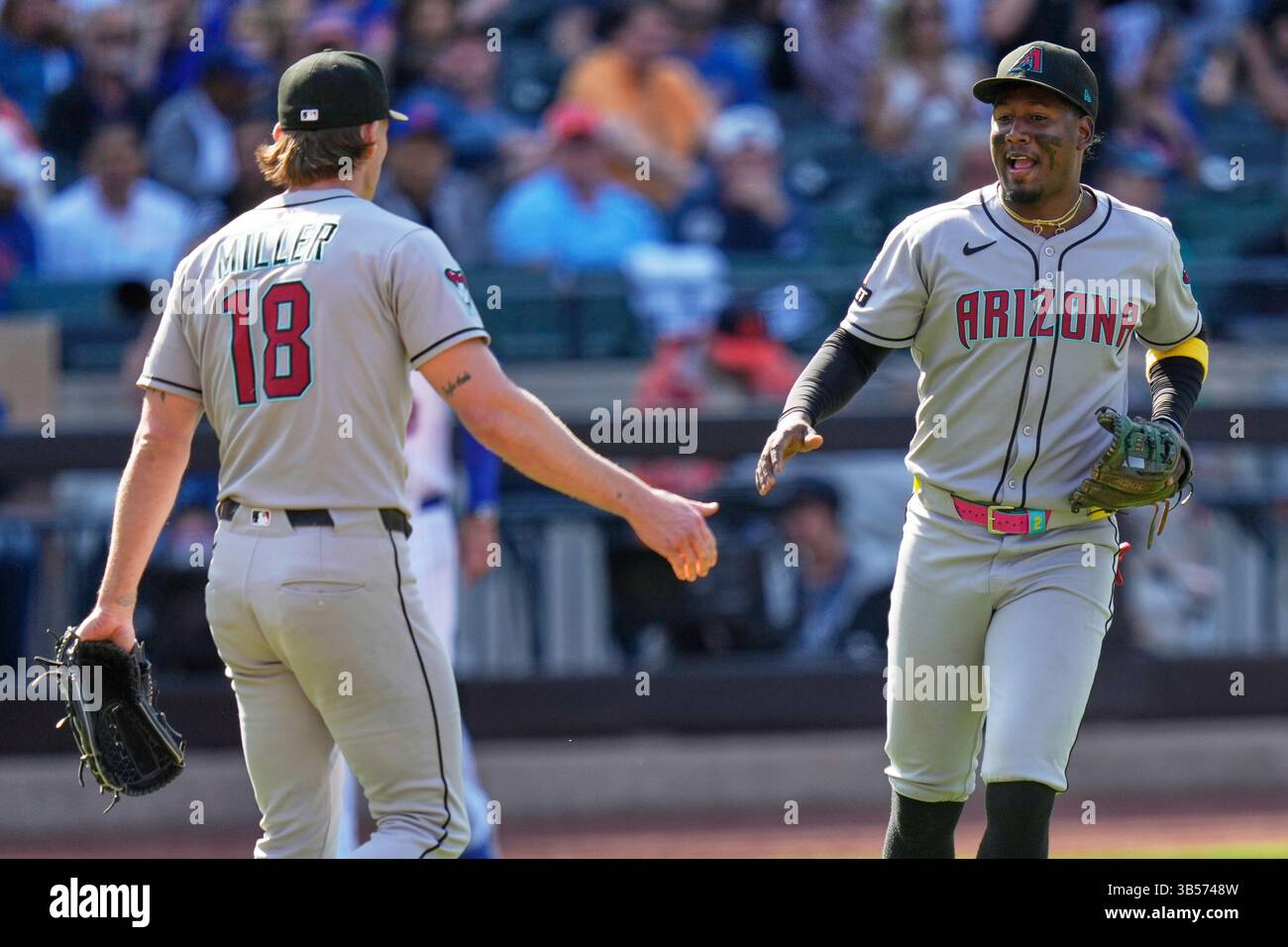 Arizona Diamondbacks shortstop Geraldo Perdomo, right, celebrates with ...