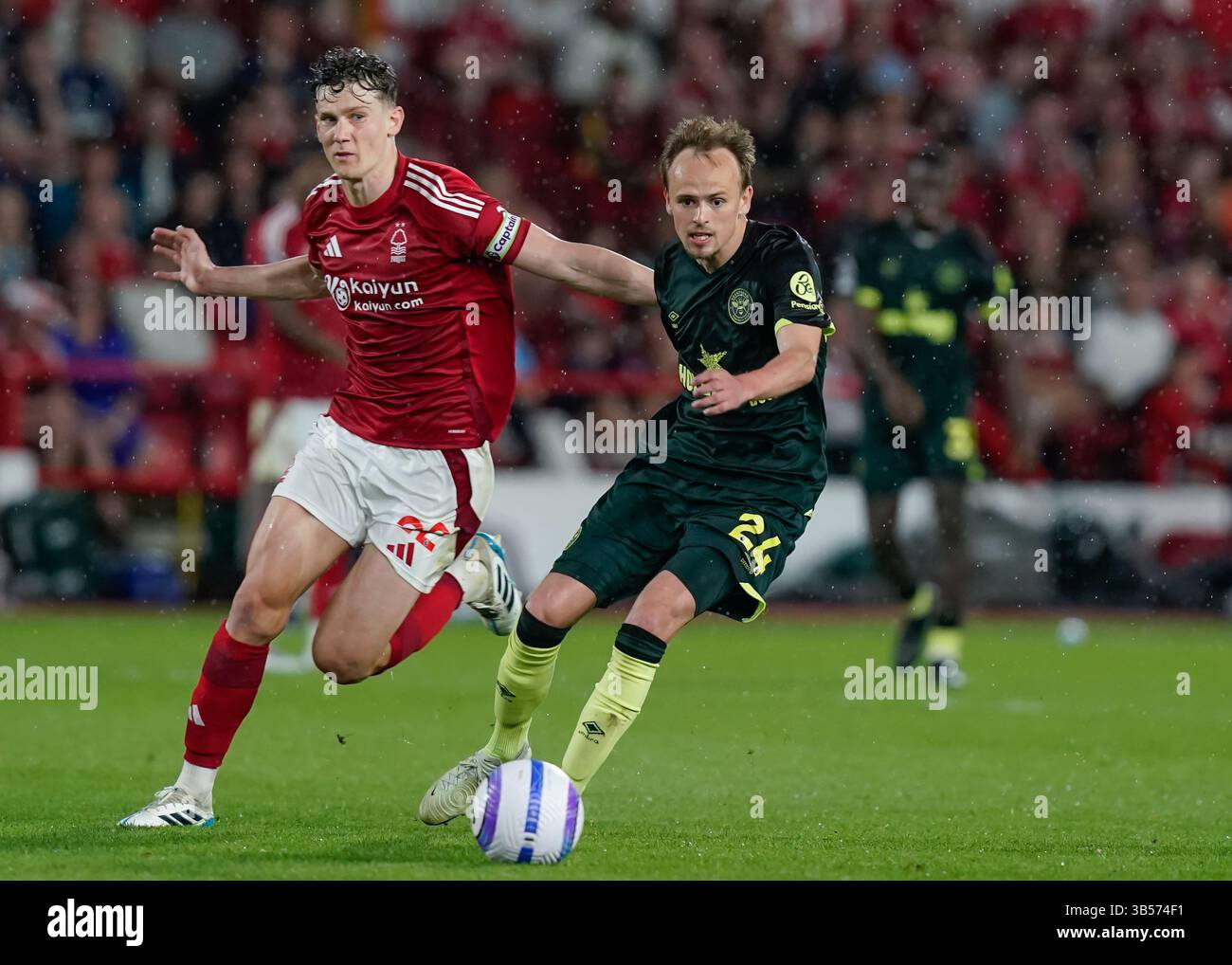 Nottingham, UK. 1st May, 2025. Mikkel Damsgaard of Brentford (right ...