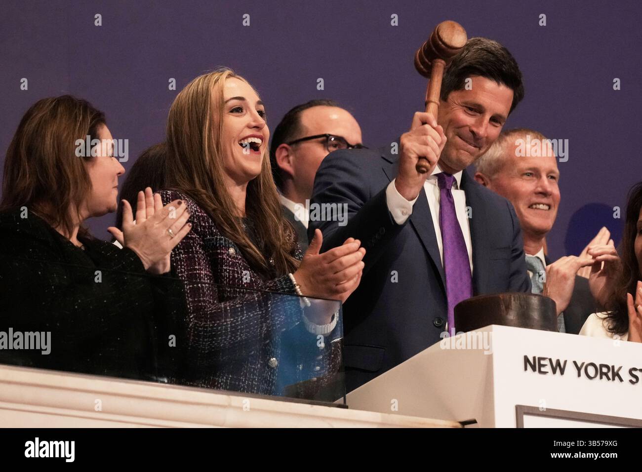 Charles Schwab President & CEO Rick Wurster gavels trading closed at ...