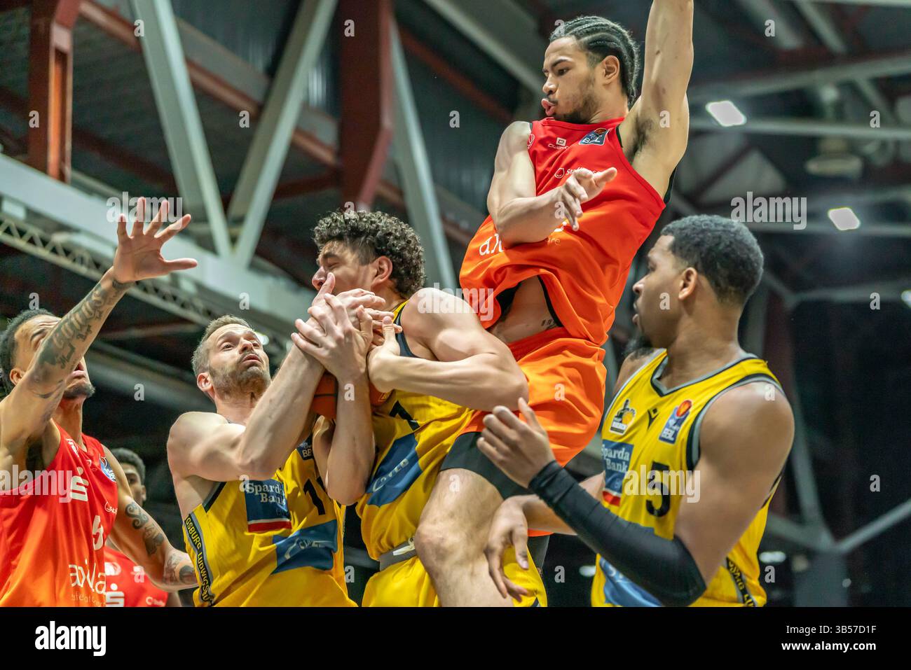 Chemnitz, Deutschland 01. Mai 2025: 1.BBL - 2024/2025 - Niners Chemnitz ...