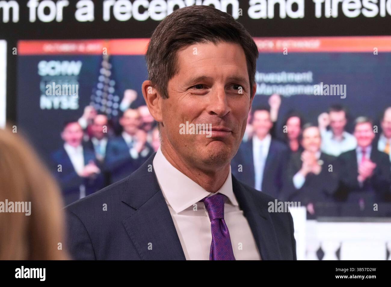 Charles Schwab President & CEO Rick Wurster visits the trading floor at ...