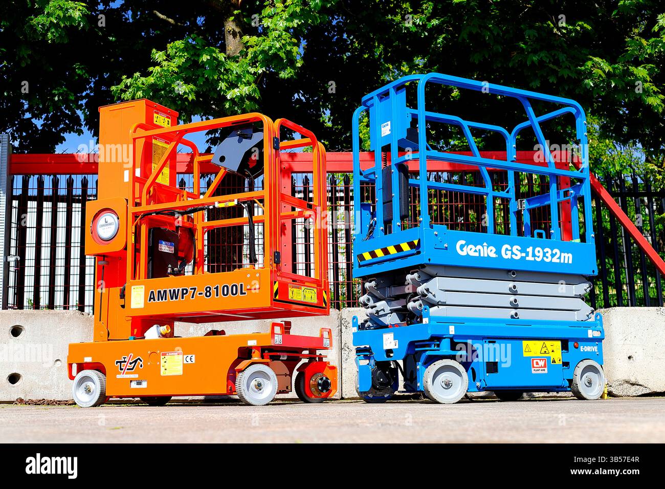 Dingli powered access hi-res stock photography and images - Alamy