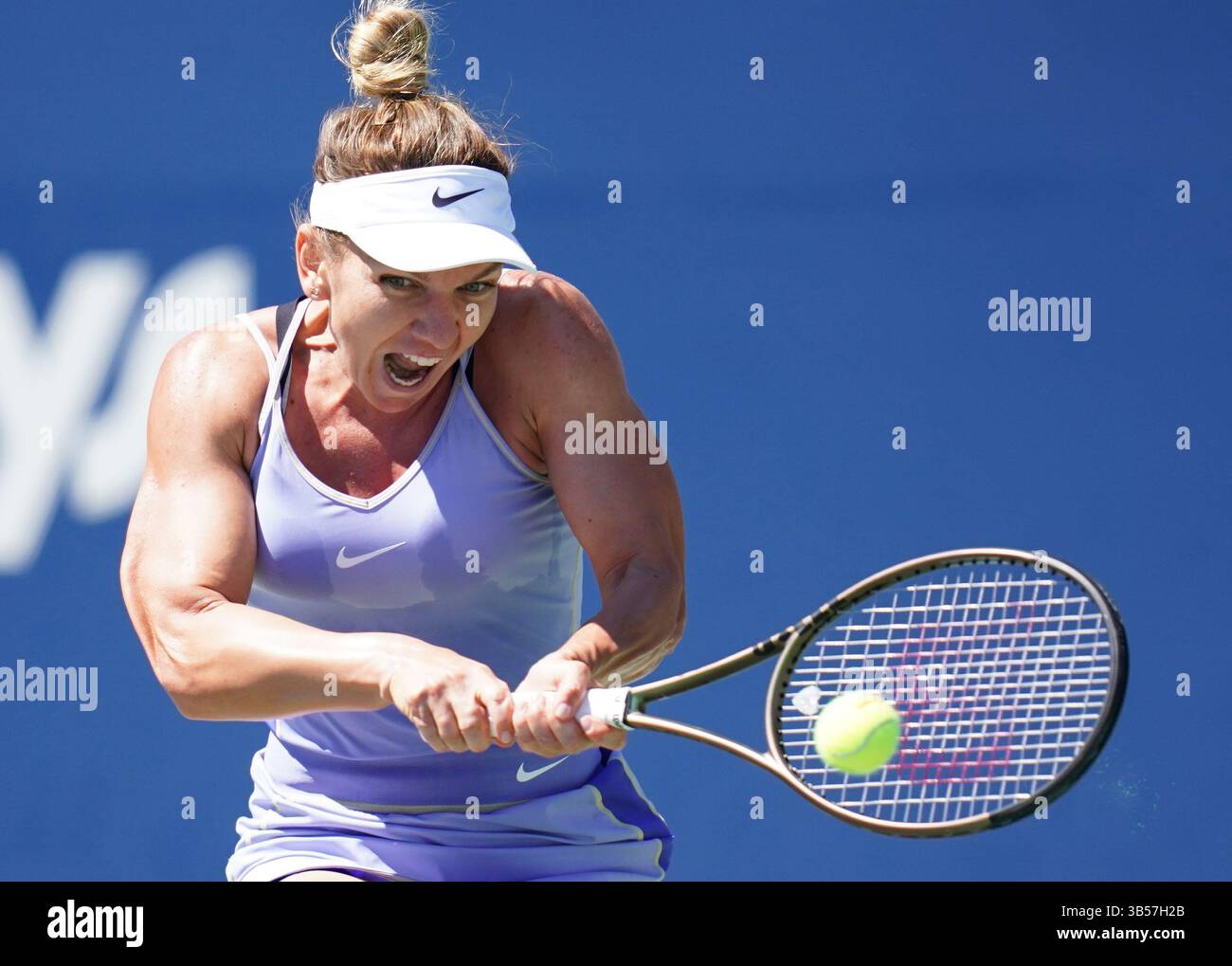 August 12, 2022, Toronto, Ontario, Canada: SIMONA HALEP hits a shot ...