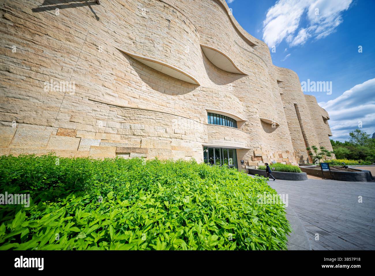 WASHINGTON DC, United States — The distinctive main entrance to the ...