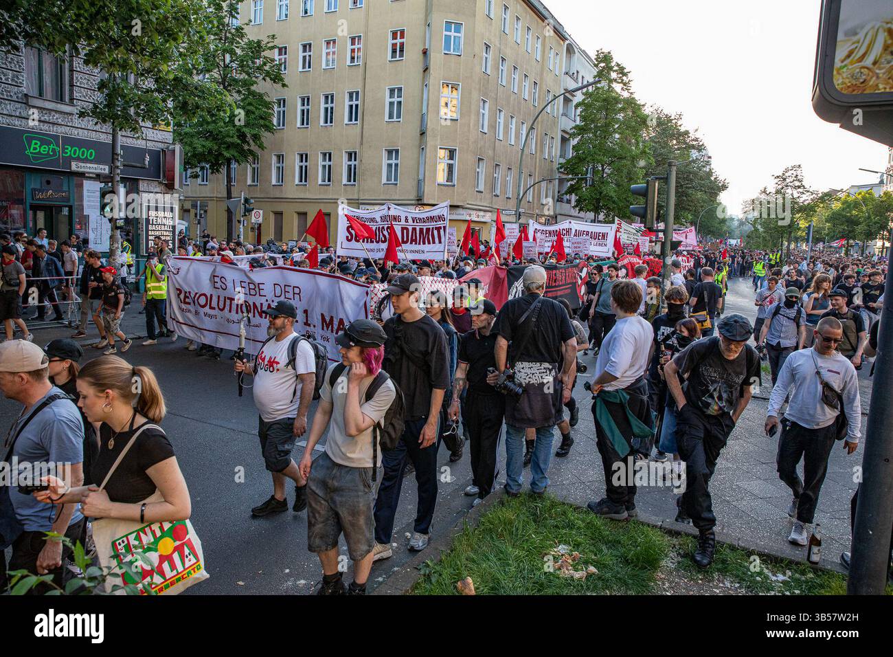 Revolutionaerer 1 mai hi-res stock photography and images - Alamy