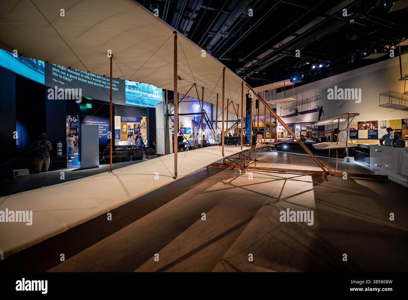 WASHINGTON DC, United States — The original 1903 Wright Flyer, the ...