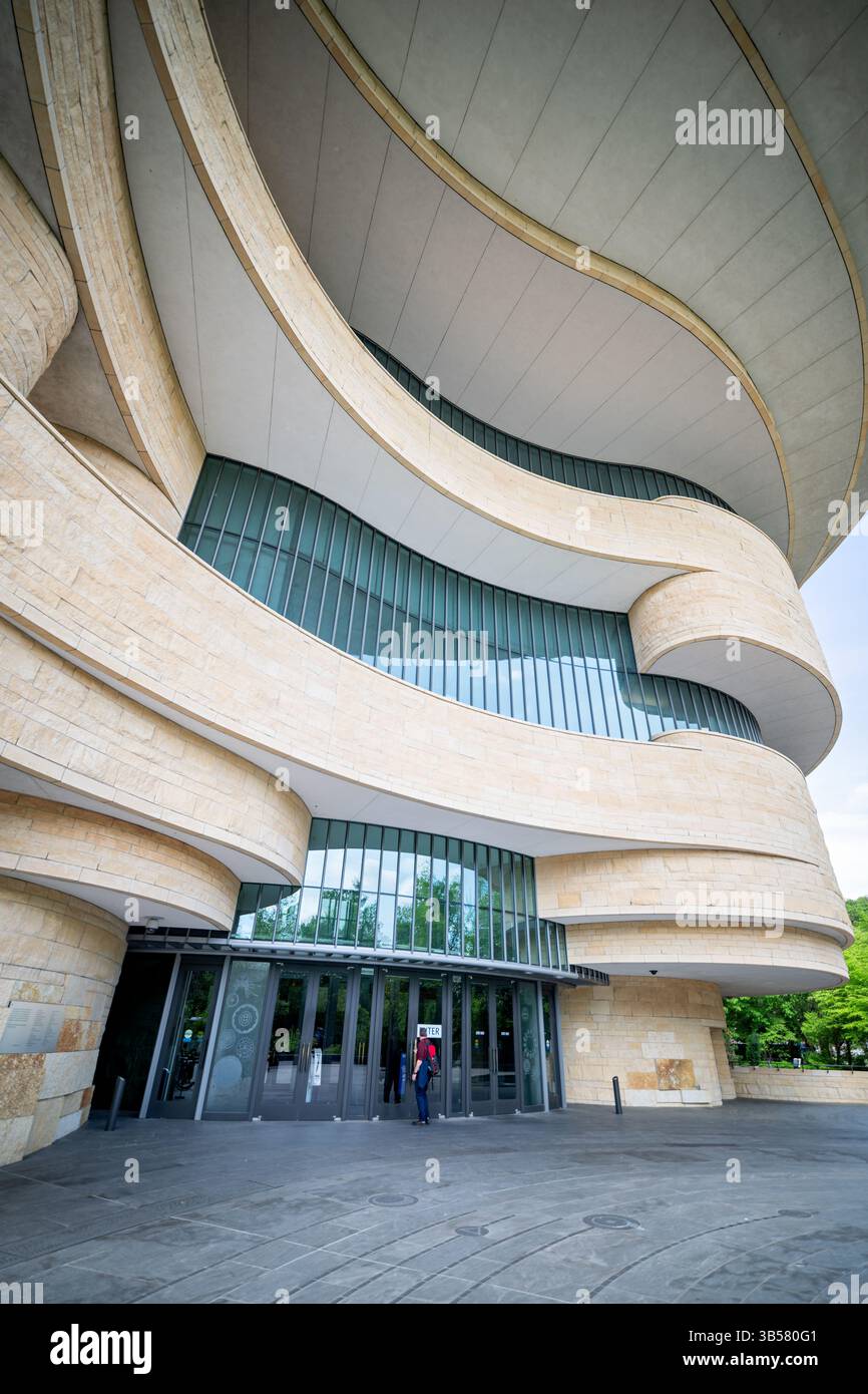 Douglas cardinal building hi-res stock photography and images - Alamy