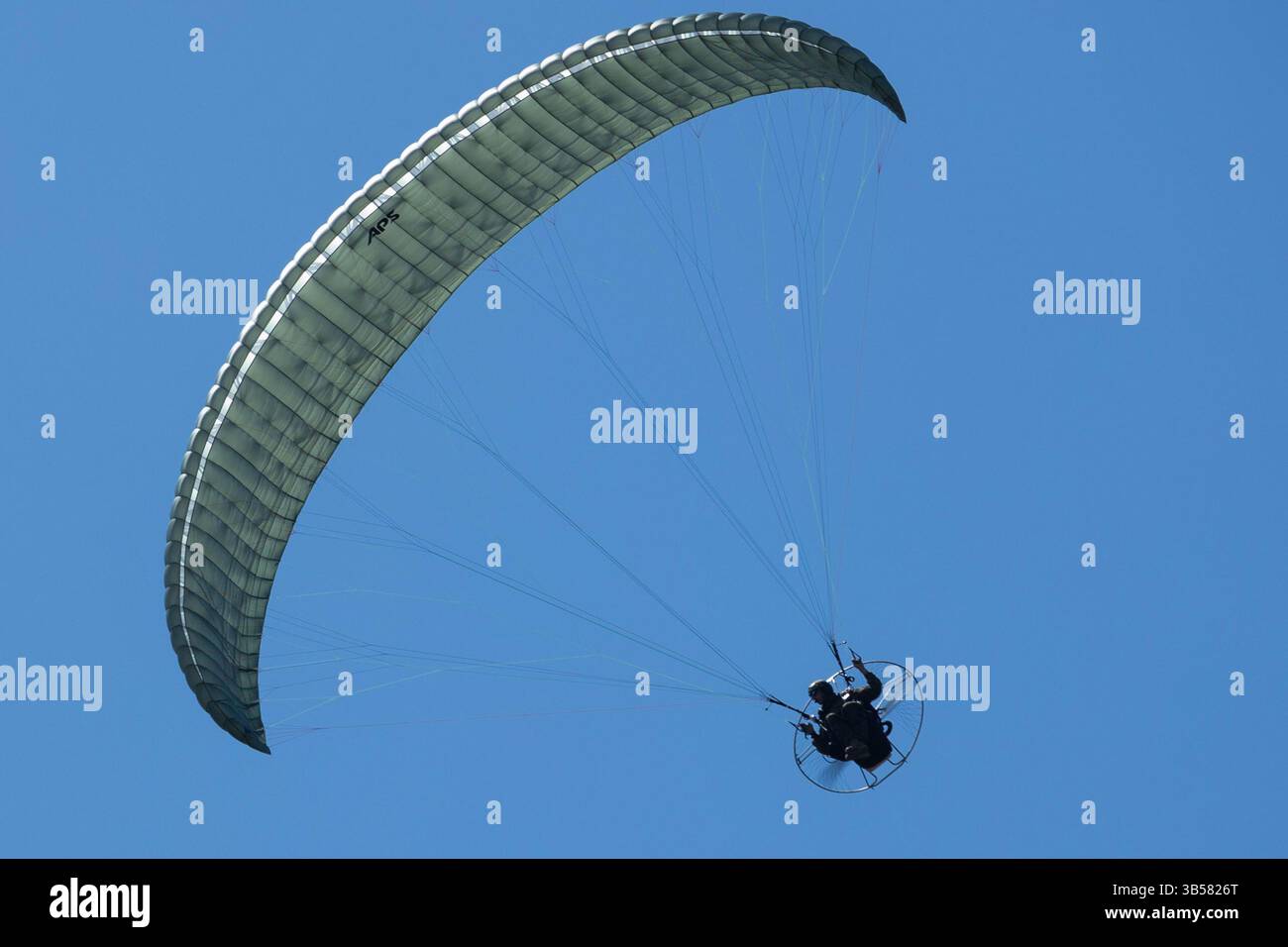 Ie Shima, Okinawa, Japan. 24th Apr, 2025. U.S. Marine Corps Staff Sgt ...