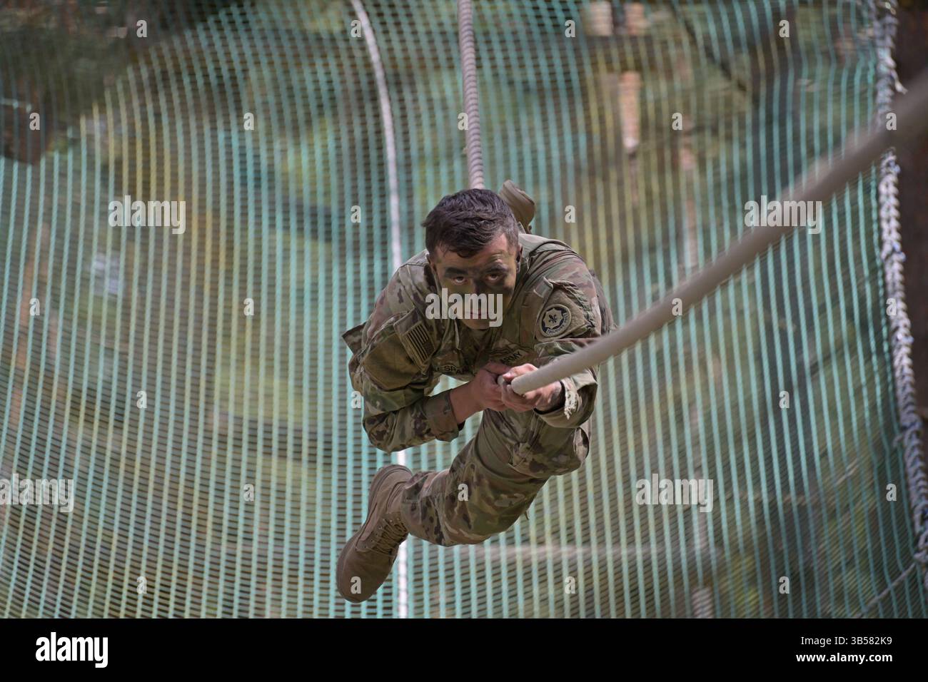 Grafenwoehr, Germany. 23rd Apr, 2025. A soldier moves across a rope ...