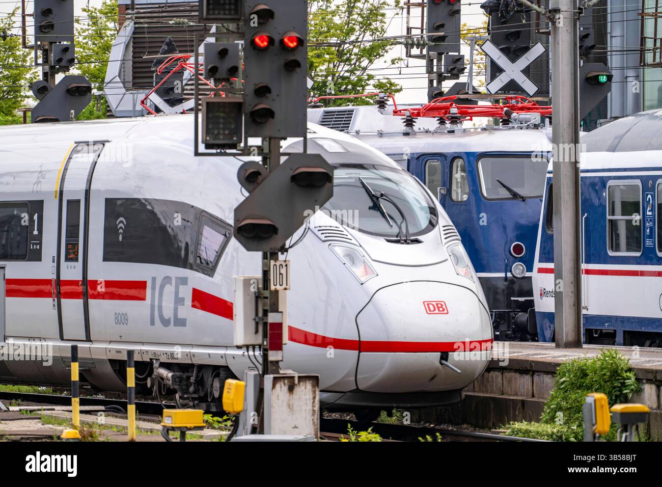 Historische eisenbahnwagen hi-res stock photography and images - Alamy