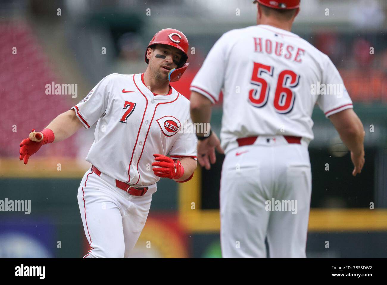 Cincinnati Reds' Spencer Steer (7) celebrates with third base coach J.R ...