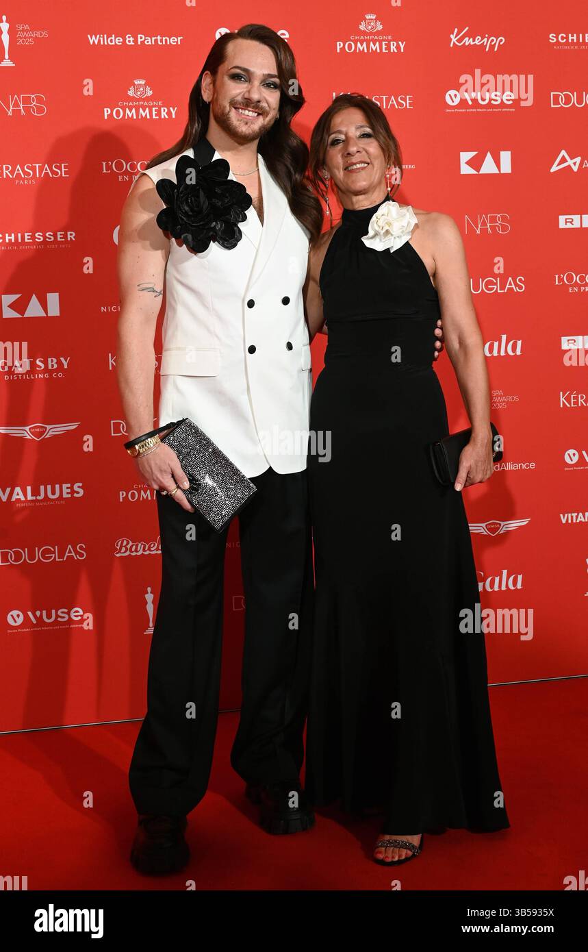 Moderator Riccardo Simonetti und seine Mutter Anna Simonetti kommt zur ...