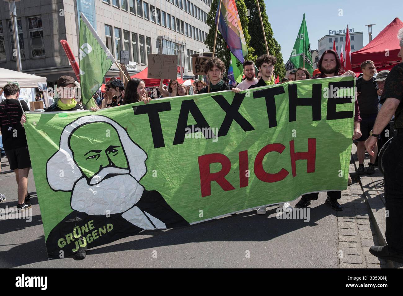 01.05.2025, 1. Mai Demo DGB, Nürnberg: Unter dem Motto Mach dich stark mit uns gingen im Rahmen ...