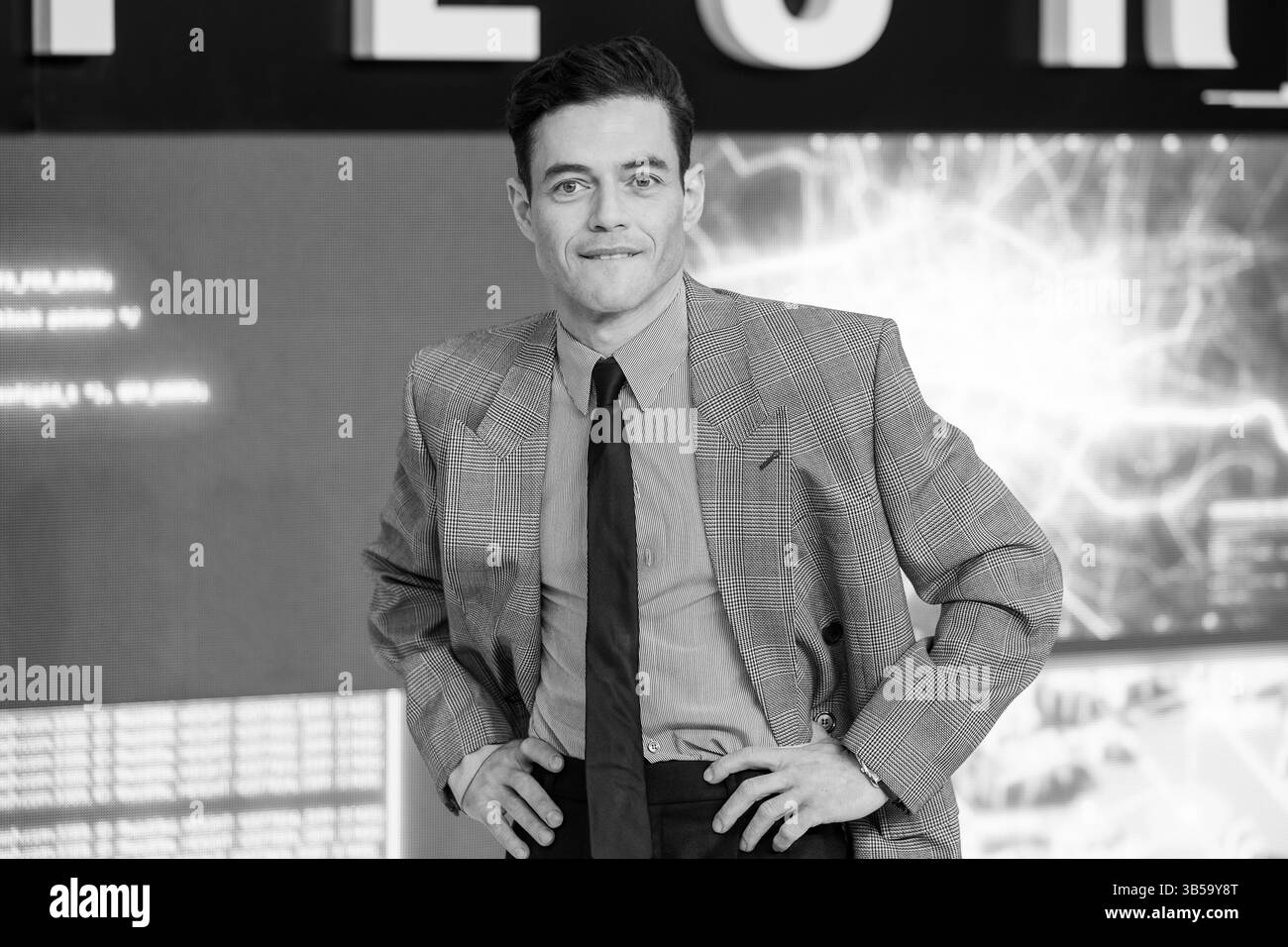 Rami malek red carpet Black and White Stock Photos & Images - Alamy
