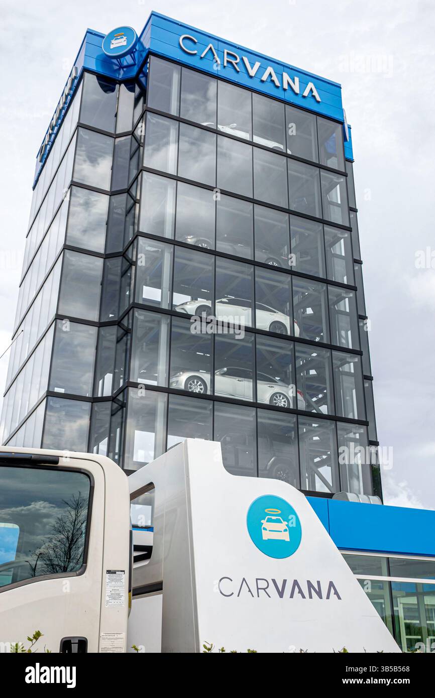 Vehicle inventory tower hi-res stock photography and images - Alamy