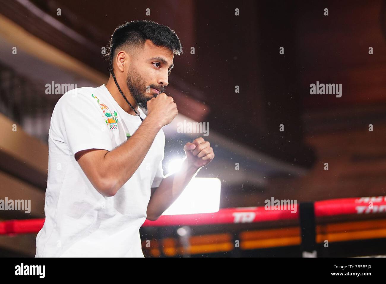 Las Vegas, USA. 1st May, 2025. Ramon Cardenas Boxing : Public workout ...
