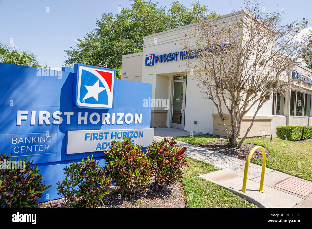 Wealth management and investment advisors hi-res stock photography and ...